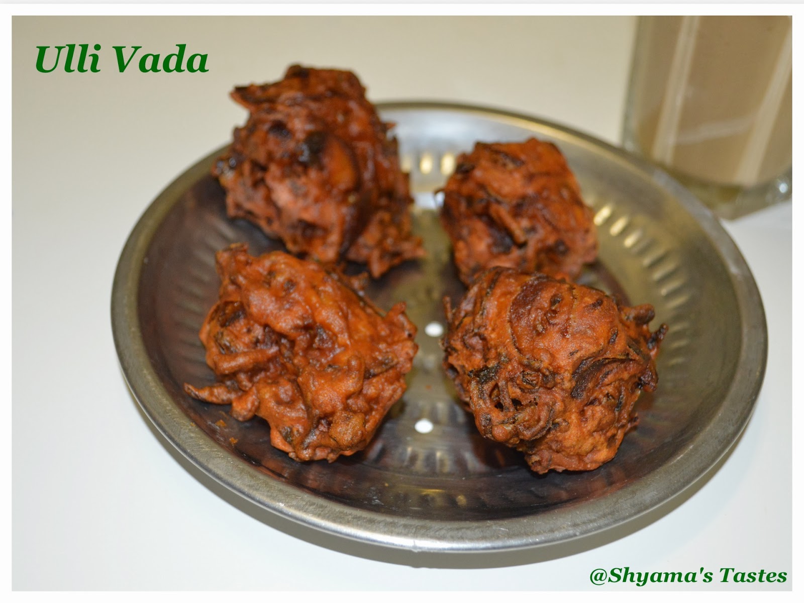 Shyama's Tastes: Ulli Vada/Onion Vada