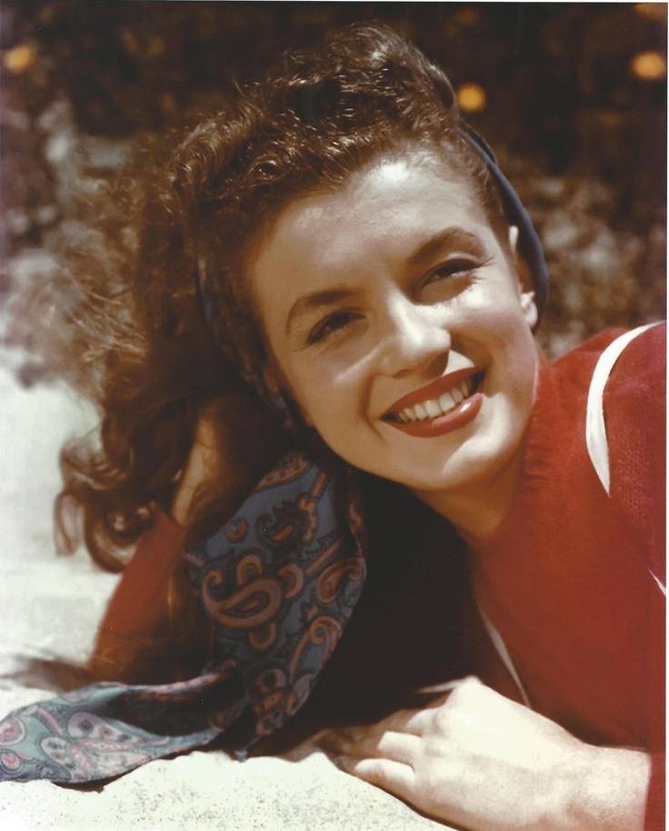 The First Professional Modeling Pictures of Norma Jeane in 1945 ...