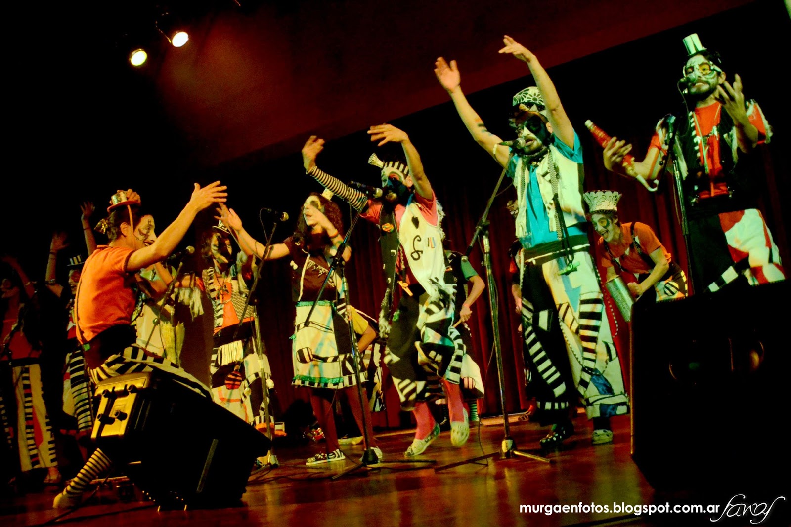 Murga en fotos: LA TUNGA TUNGA - Pabellón Argentina UNC - Mayo 2016 ...