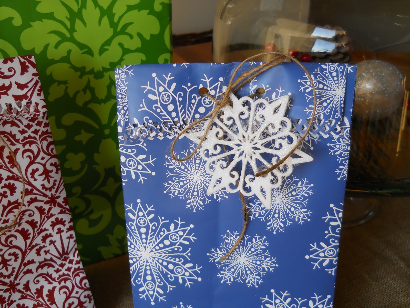 homey-home-design-how-to-make-gift-bags-out-of-wrapping-paper