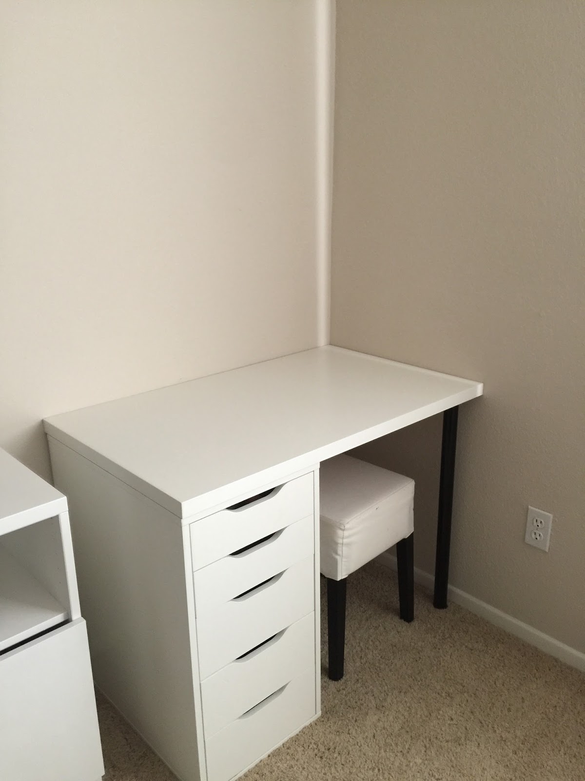 California Cupcake: Five Dollar Vanity Wall!