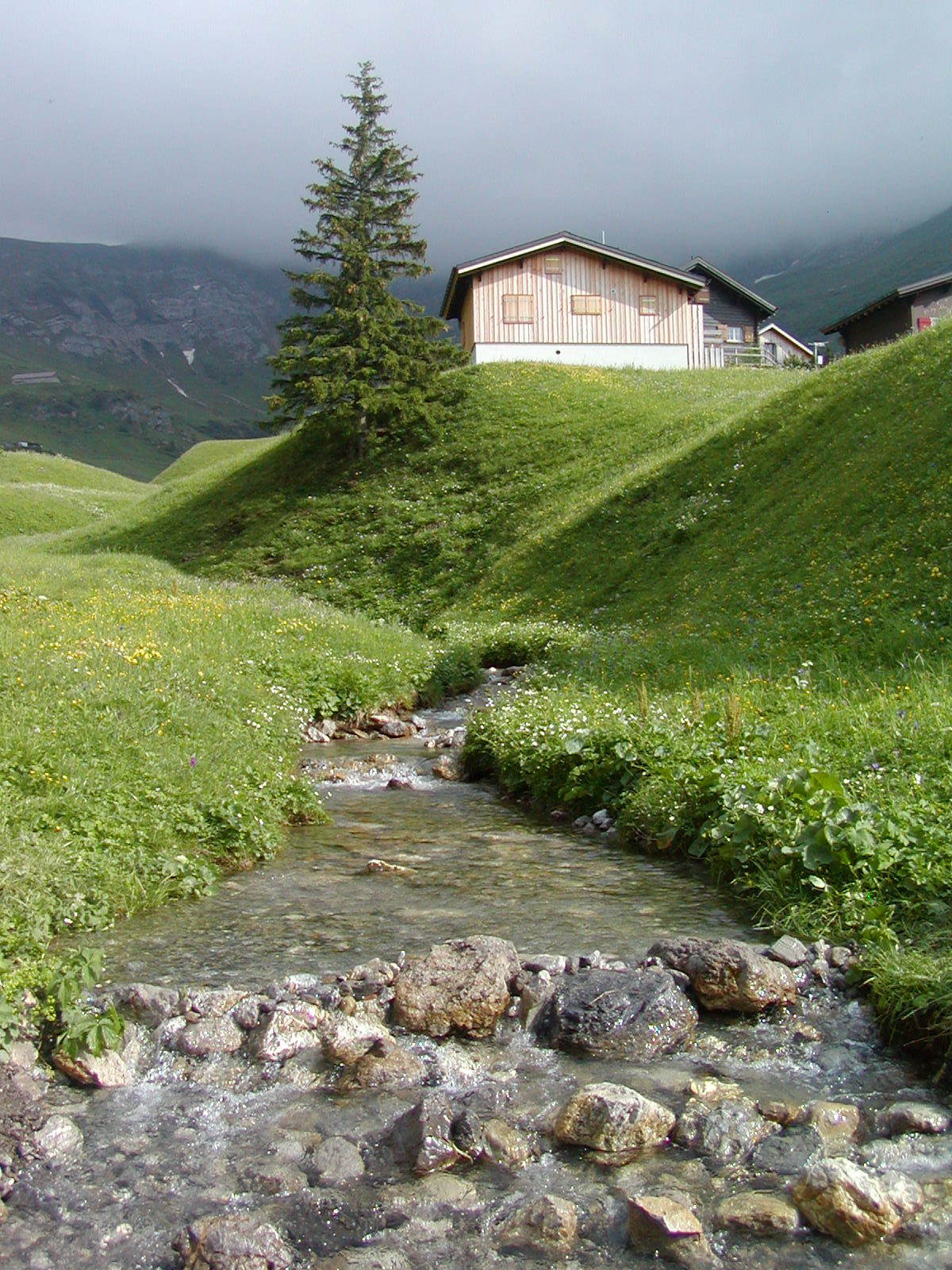 VIAGENS: LIECHTENSTEIN OU Fürstentum Liechtenstein em alemão.