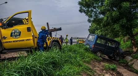 Photos: Speeding vehicle runs off the road in Lagos