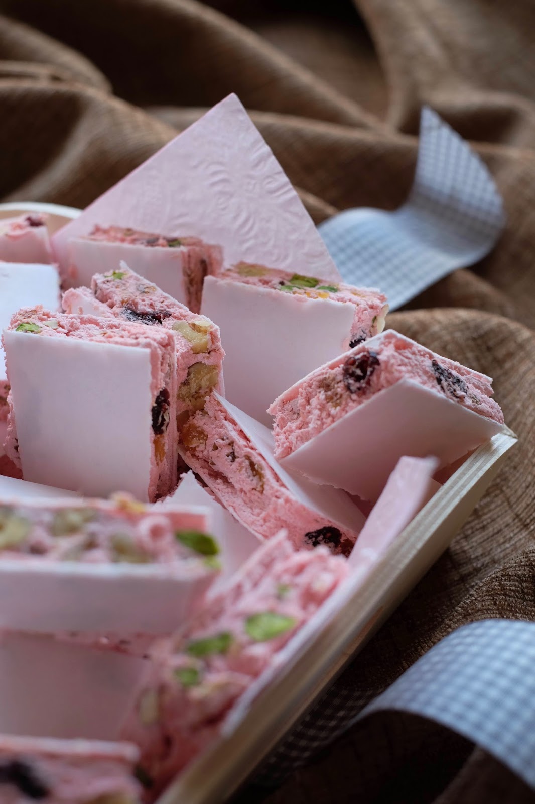 Pinker Nougat - Nougat de Montélimar | Marion's Kaffeeklatsch