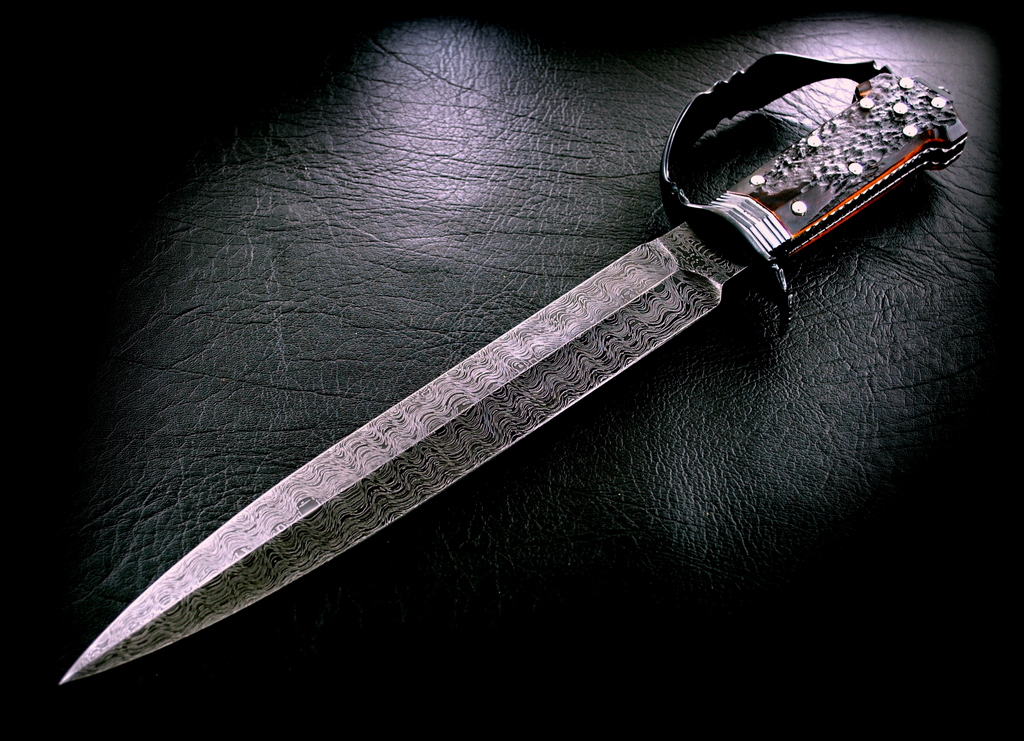 Dog Bone Dagger, D Guard.