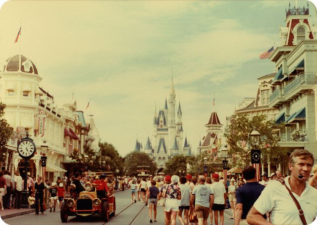 Disney Avenue: In Search of Excellence - Walt Disney World 1984