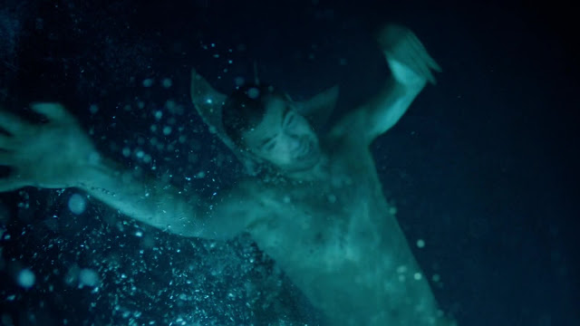 ausCAPS: Alex Roe shirtless in Siren 1-09 "Street Fight"