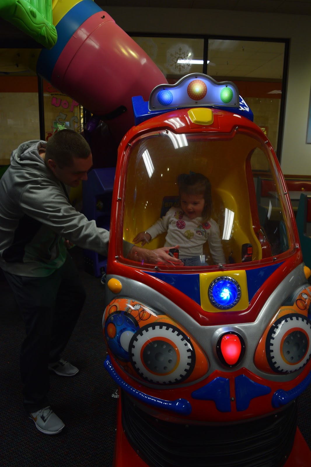 Chuck E. Cheese's. ~ A Day with the De Jongs
