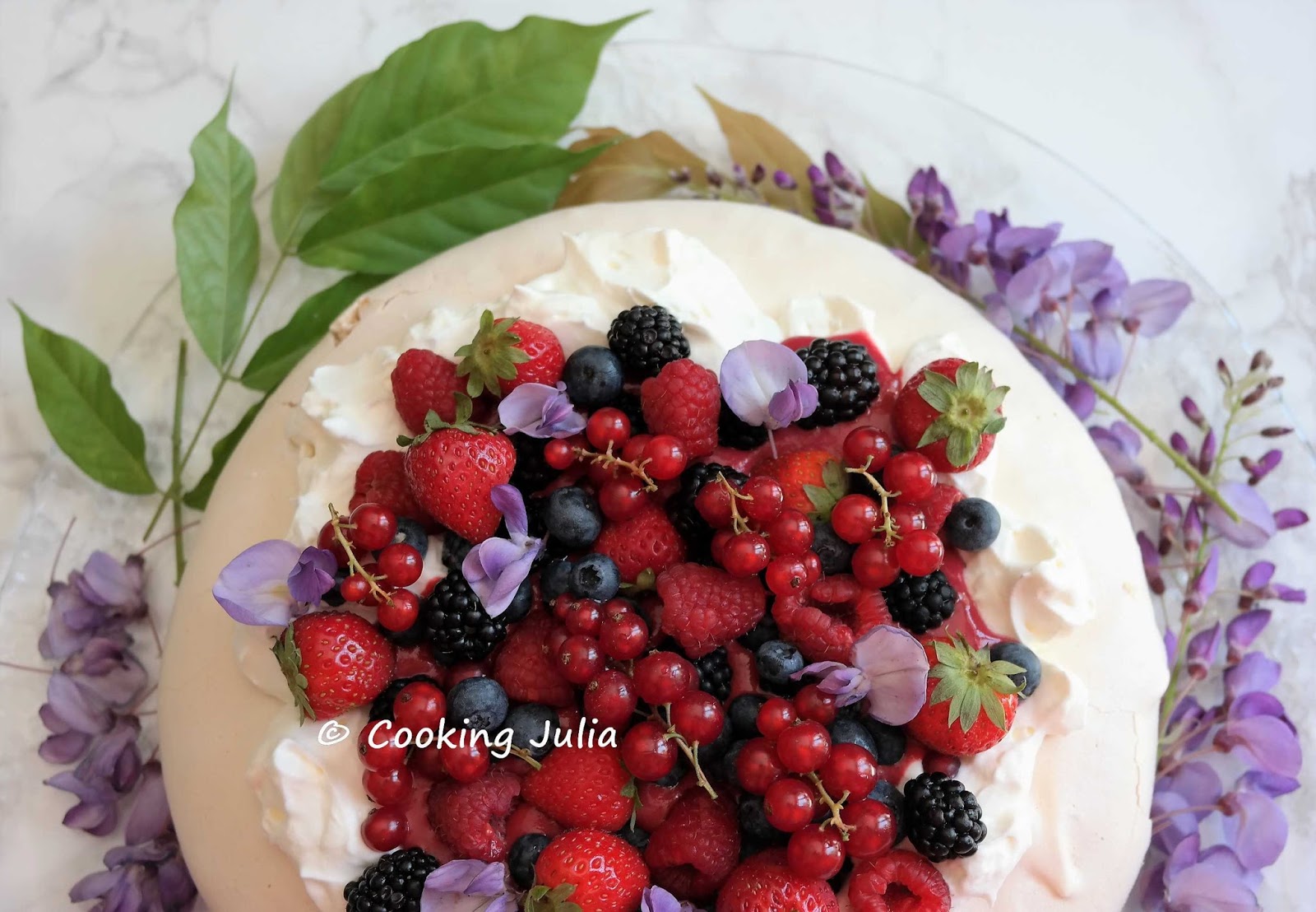 COOKING JULIA : PAVLOVA AUX FRUITS ROUGES ET CURD DE FRAMBOISE