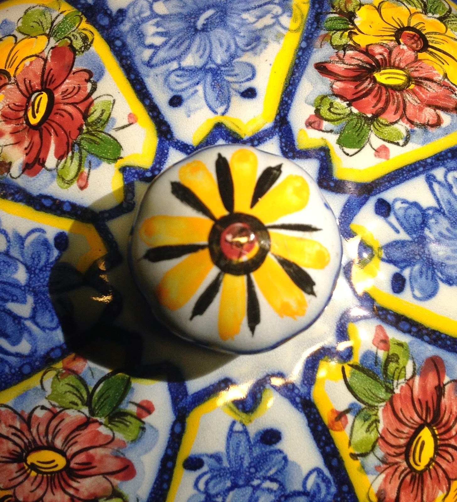 Velhariastralhasetraquitanas: Bomboneira policromática da Estatuária ...