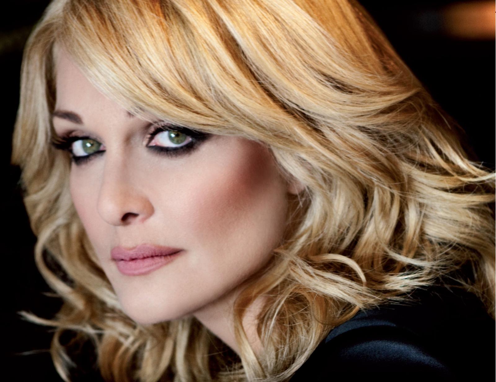 RADIO DIVA: ΝΑΤΑΣΑ ΘΕΟΔΩΡΙΔΟΥ: Ο θάνατος της χτύπησε την πόρτα...