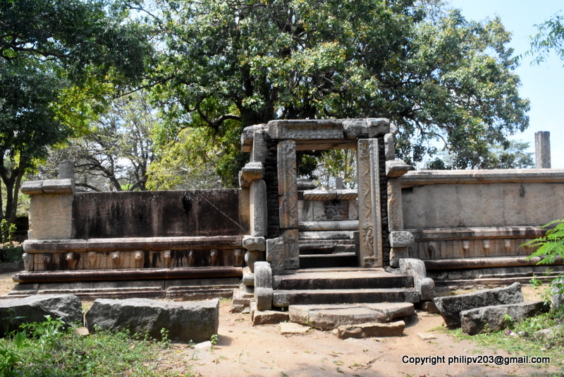 Images of Sri Lanka on blogspot.com: 'Nillakkagama" Bodhigara ...