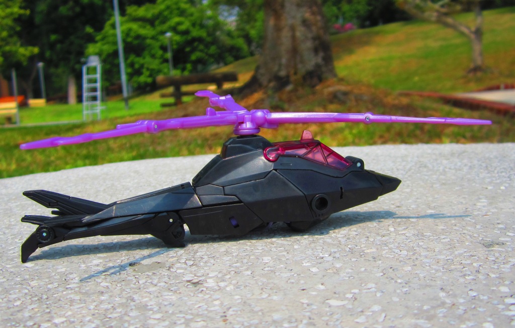 Transformers And Other: Transformers Prime Airachnid Review Exclusive