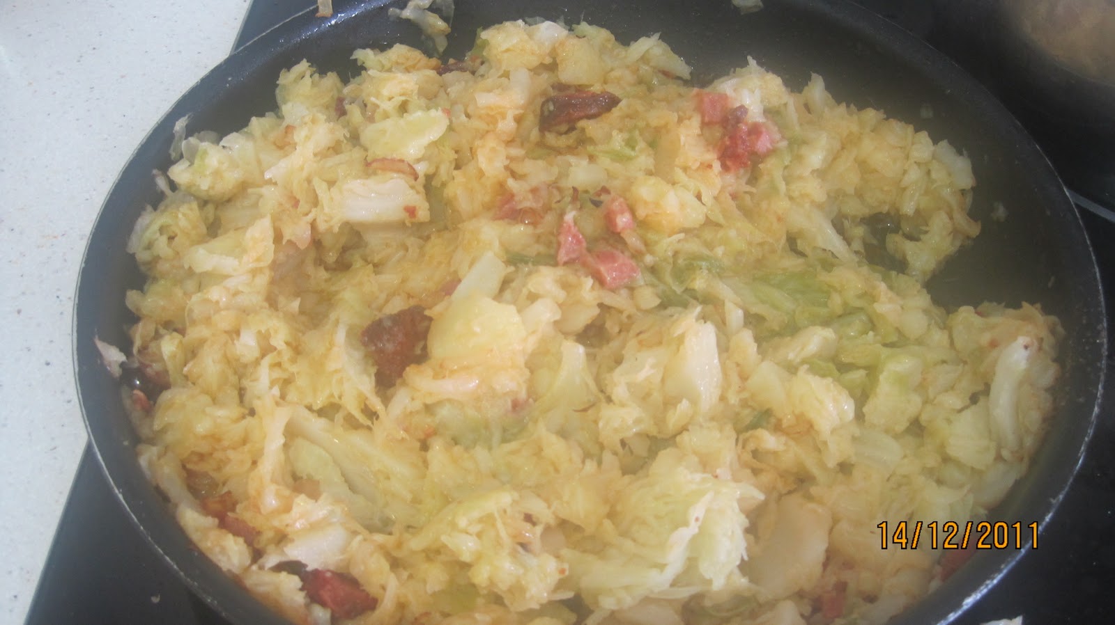 Recetas de cocina casera: REPOLLO REHOGADO CON JAMÒN Y CHORIZO