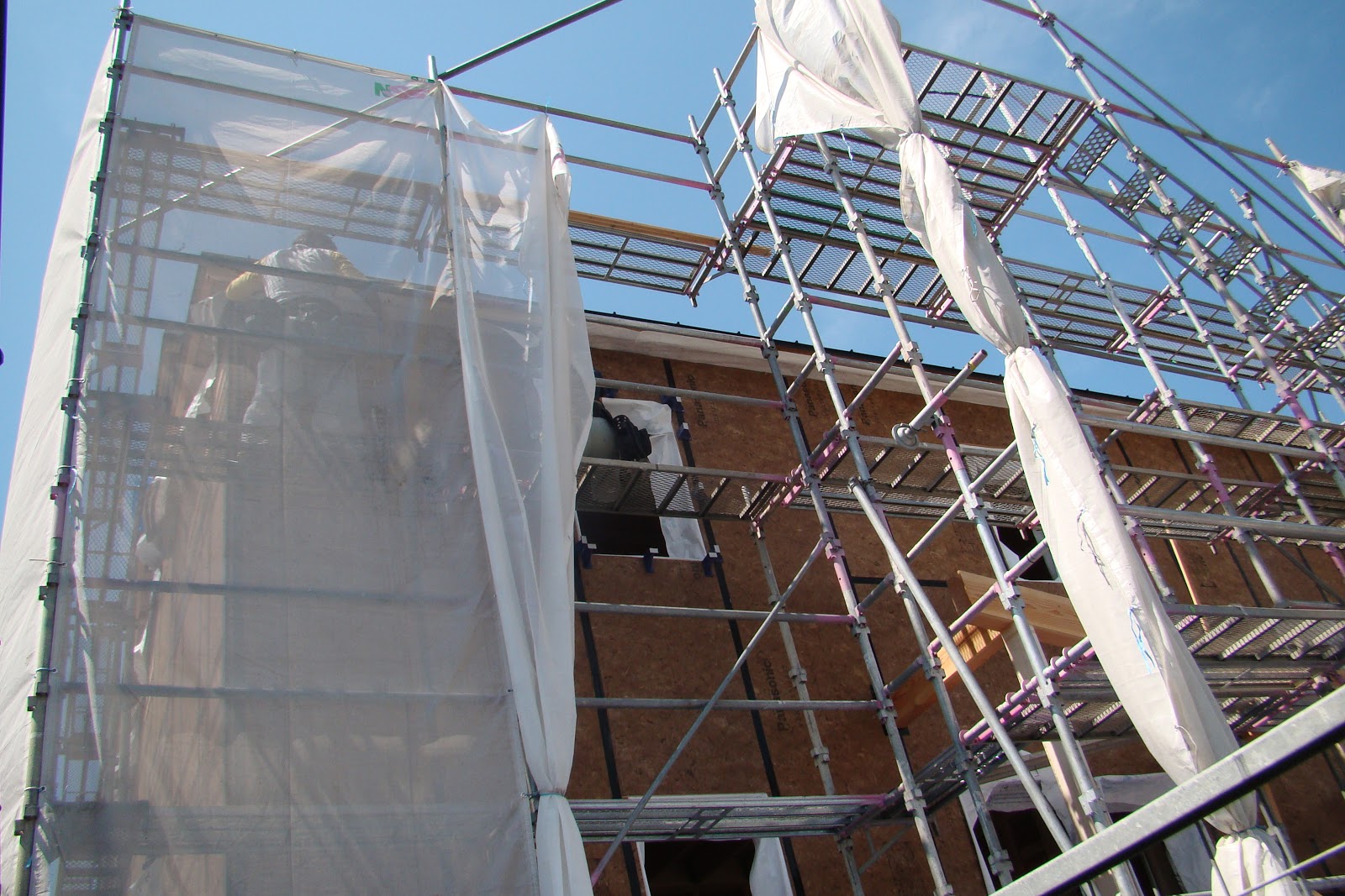 Low Energy Building in Japan: 47 views of scaffolding