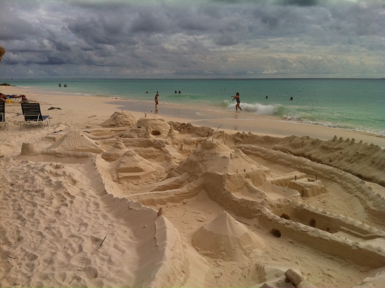 Yellow Fish cruises: Sand city