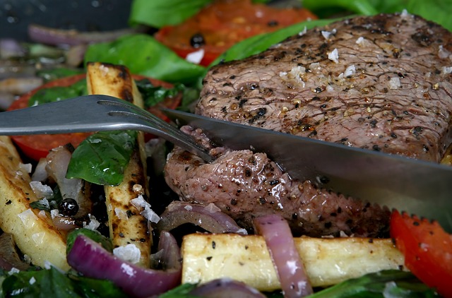How To Eat Healthy: How to Eat Steak Properly in Table Manners
