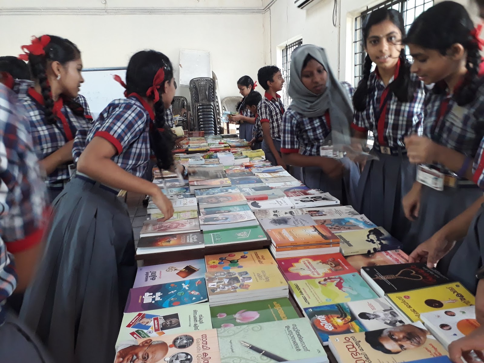 KV KANNUR LIBRARY: BOOK EXHIBITION