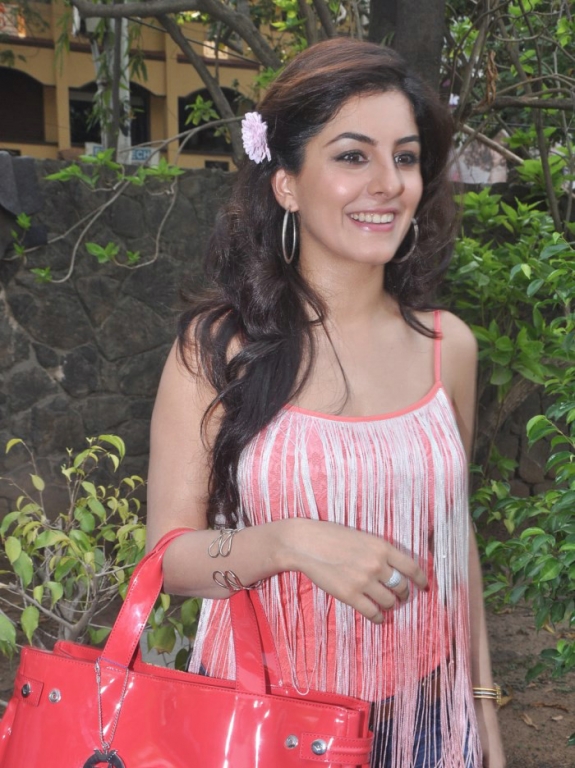 Isha Talwar New Photos - Hot PHOTOSHOOT Bollywood, Hollywood, Indian ...