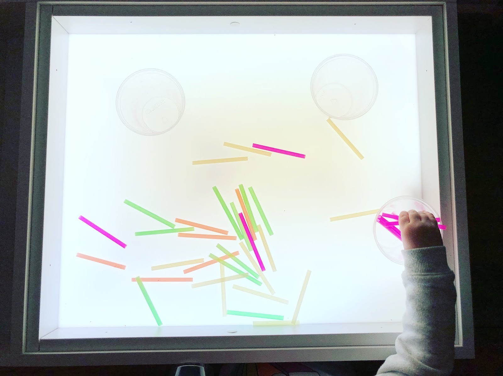 Find the Little Mind: Lights, camera... PLAY! 5 Simple Light Box ...