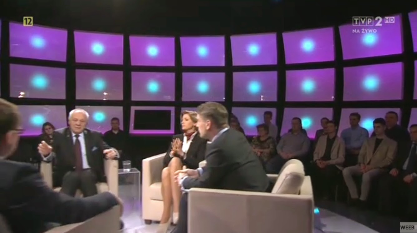 TVGIRLS: JOANNA MUCHA W CZARNEJ ULTRA MINI SPÓDNICZCE I W BIAŁYCH SZPILKACH