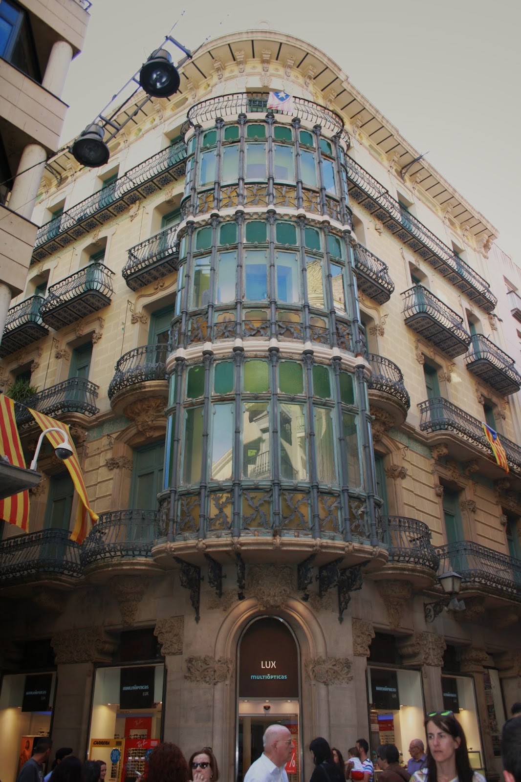 Relat "CASA MAGÍ LLORENS DRAGÓ. LLEIDA. CATALUNYA"