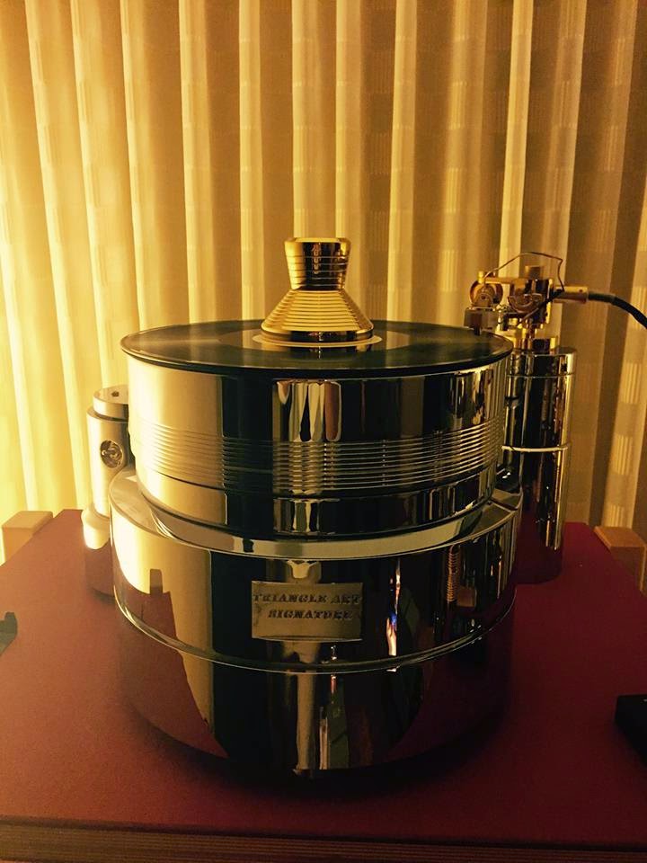 TriangleArt turntable room at RMAF 2014 – Ultimate High-Fidelity