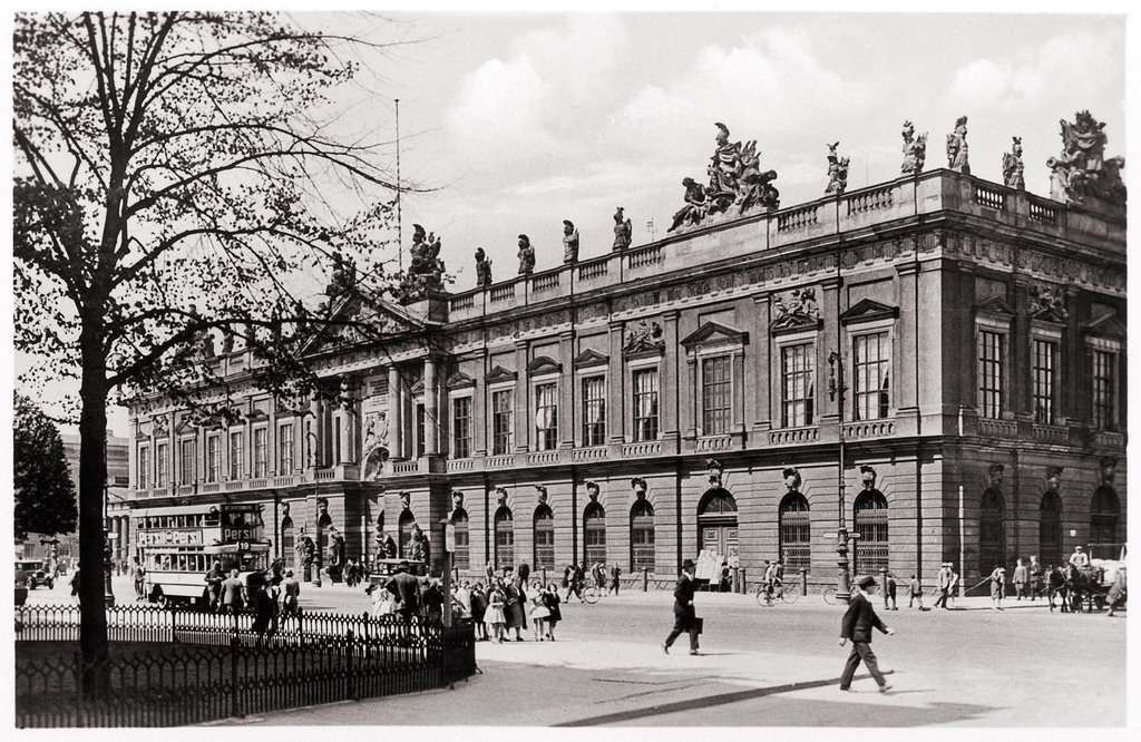 Amazing Photos Capture Street Scenes of Berlin in the 1930s ~ Vintage ...