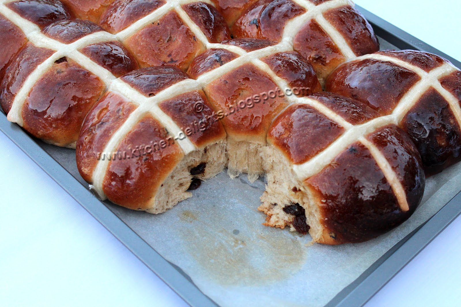 Kitchen Delights: Hot Cross Buns: Easter Baking