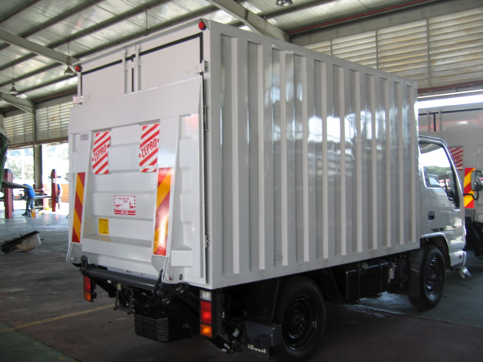 ISUZU TRUCK IN MALAYSIA: ISUZU NKR CORRUGATED BOX VAN WITH TAIL LIFT