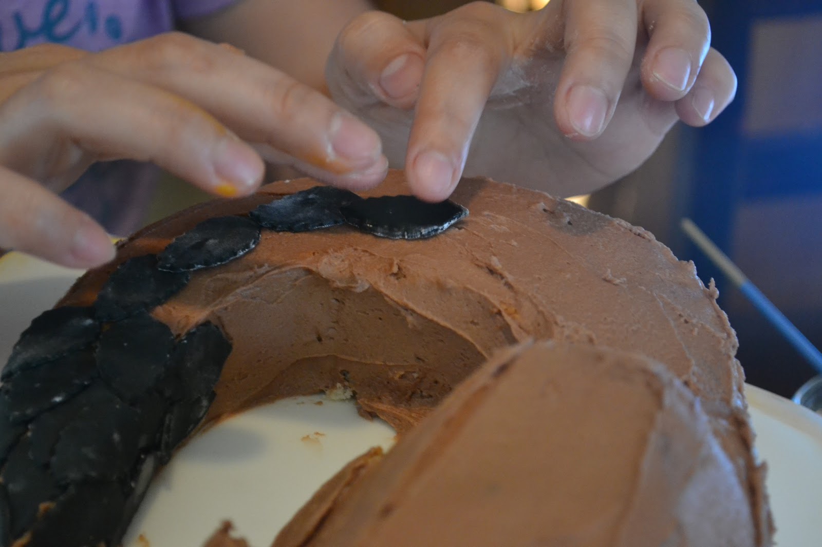 Hyde's Creations: Dragon Cake Tutorial