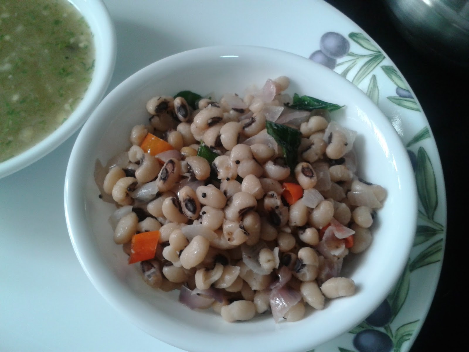 MALINI'S DELIGHTS: BLACK EYED BEANS CURRY / ALASANDE KALU SARU