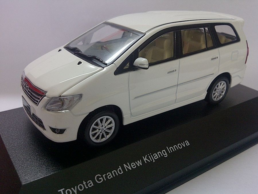 Diecast Miniatur Mobil Toyota Kijang Innova | DIECAST MINIATUR MOTOR ...