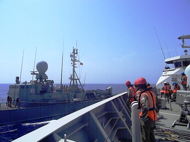 INDONESIA DEFENCE: Rasex Antara KRI FKO-368 Dengan FGS Hyane P6130
