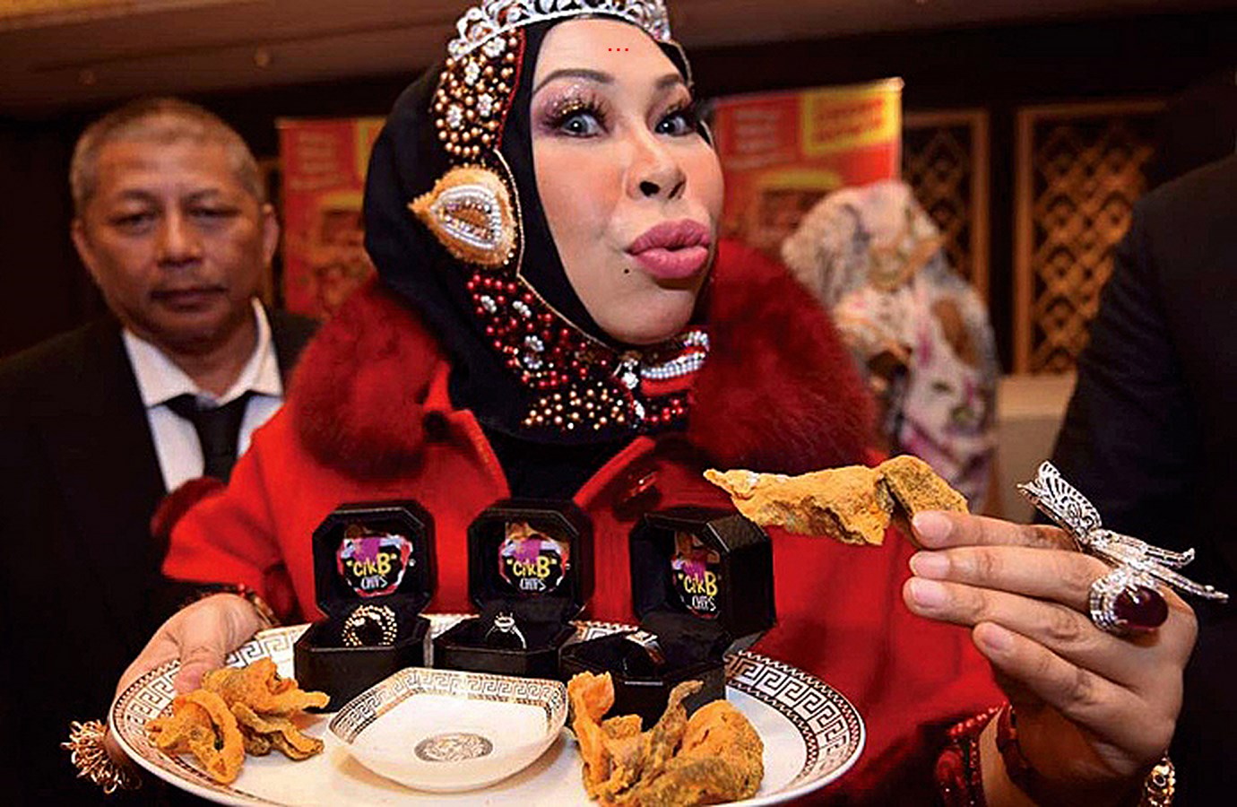 MYARTIS.COM | MYARTIS | MY | ARTIS: DATUK VIDA SERAH LIMA BARANG KEMAS ...