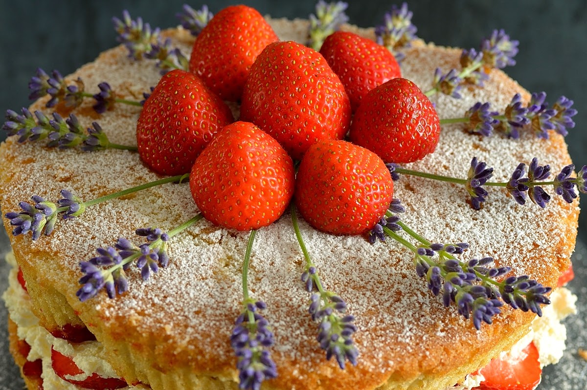 Lavender and Strawberry Victoria Sponge | Utterly Scrummy Food For Families