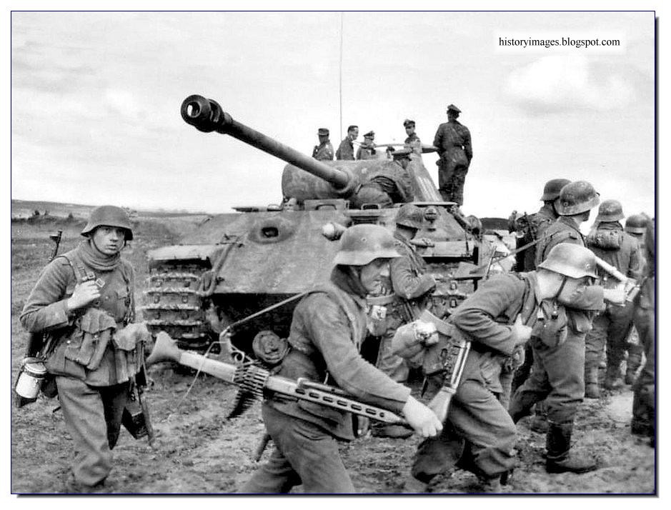 HISTORY IN IMAGES: Pictures Of War, History , WW2: Downfall: Germans ...