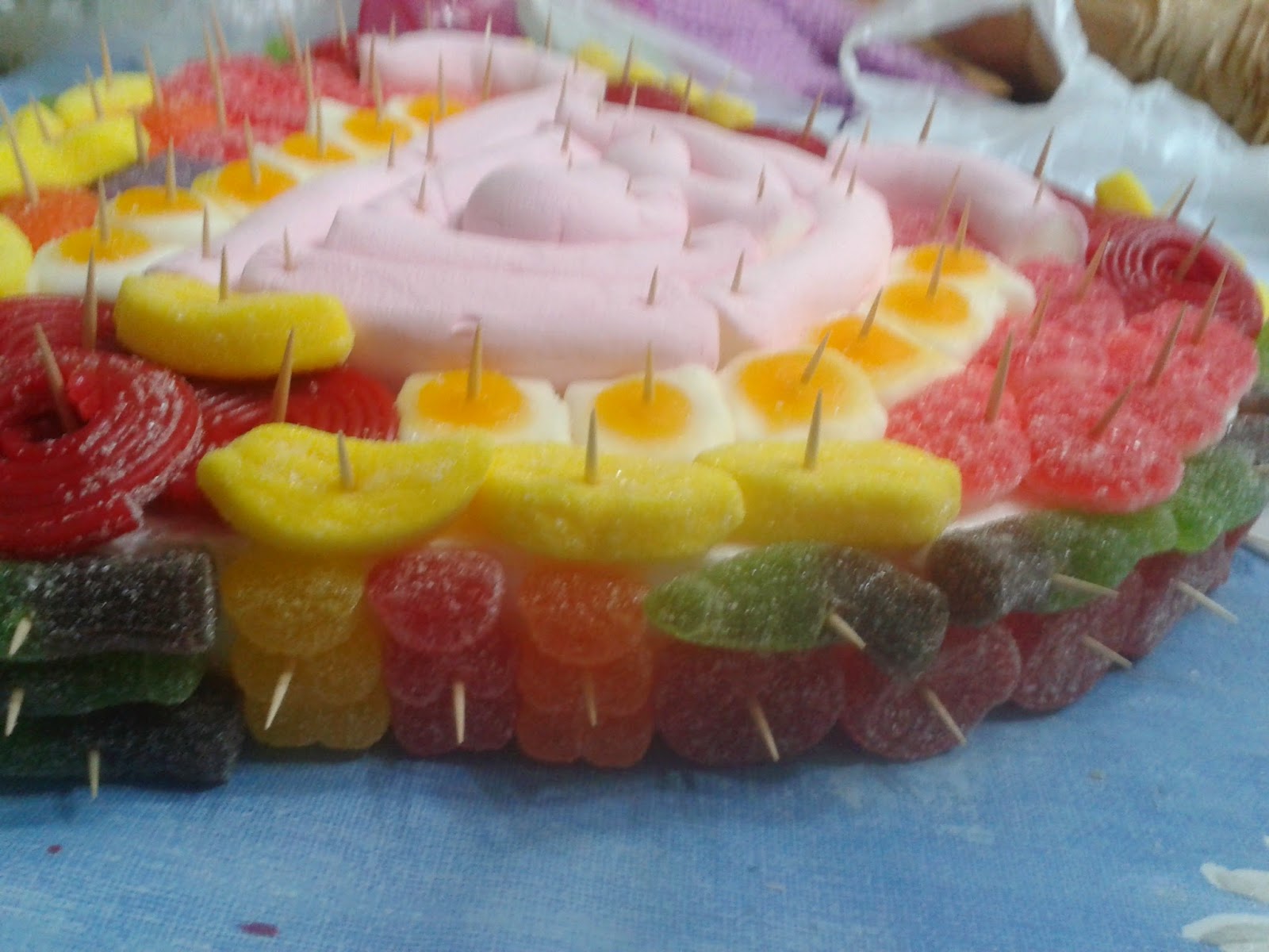 El mundo de Eva: TARTA DE CHUCHES PARA DIANA