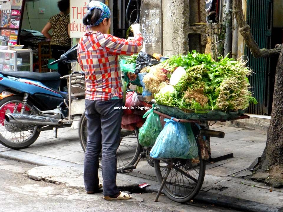 anythinglily: Hanoi Travel Part 8: The Street Peddlers Of Old Quarter