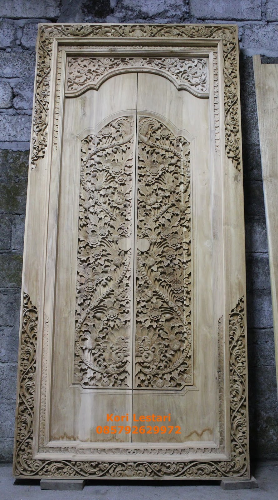 Kori Lestari: Pintu Kuadi Ukir Bali Klasik