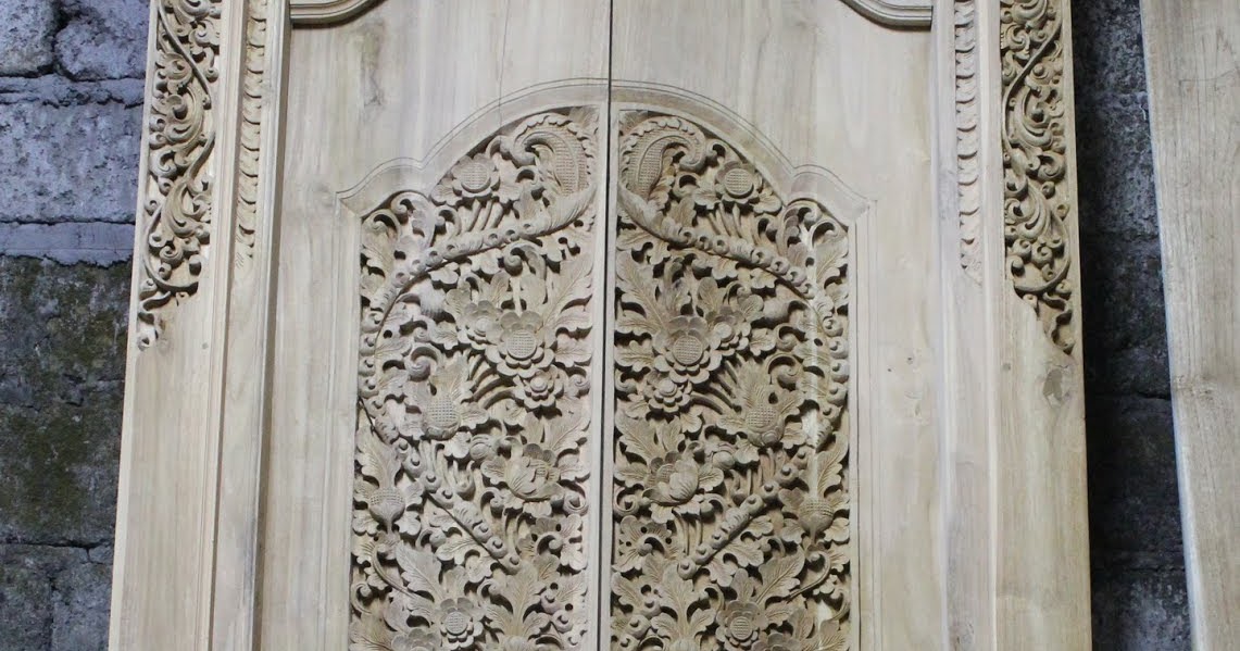 Kori Lestari: Pintu Kuadi Ukir Bali Klasik