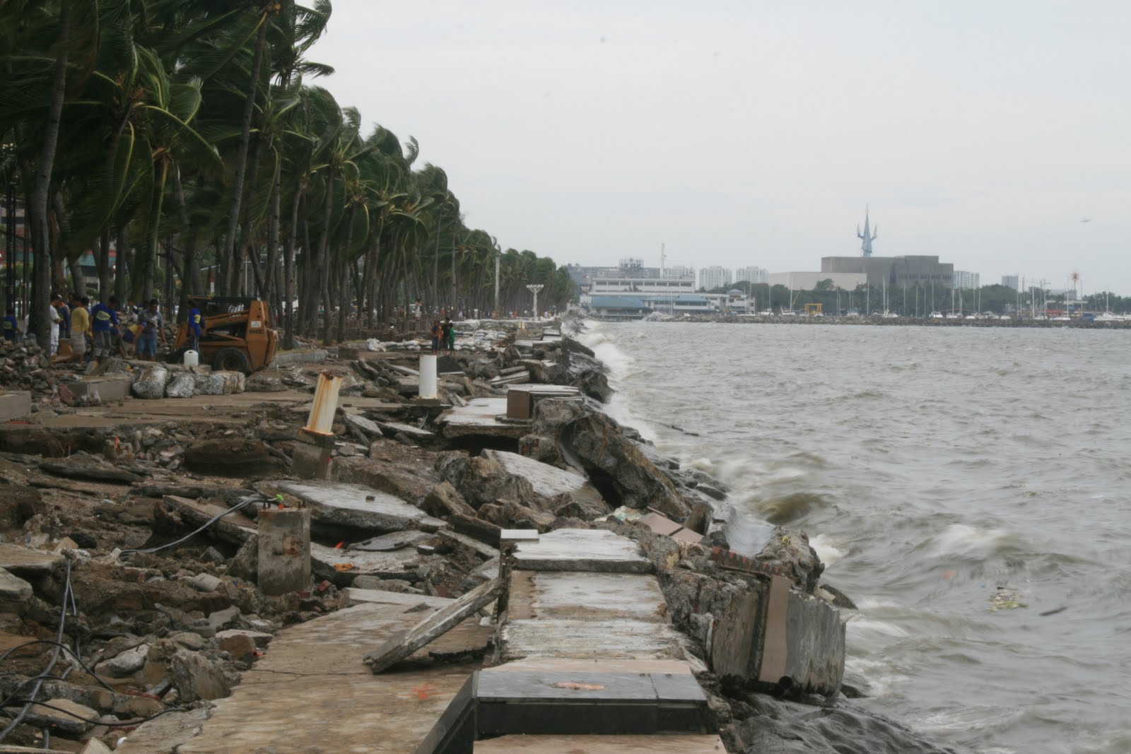 Chronicles of a Traveller: Baywalk (Manila Bay) after typhoon Pedring