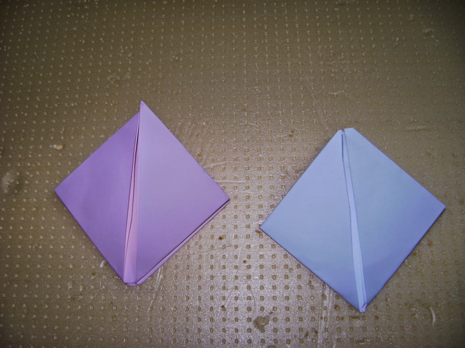 Lumea lui Scolarel...: Lalea (origami)