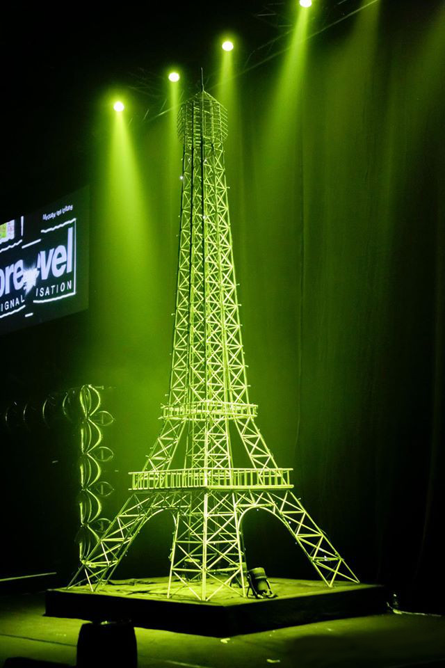 Grande réplique Tour Eiffel géante: Eiffel Tower mock up replica