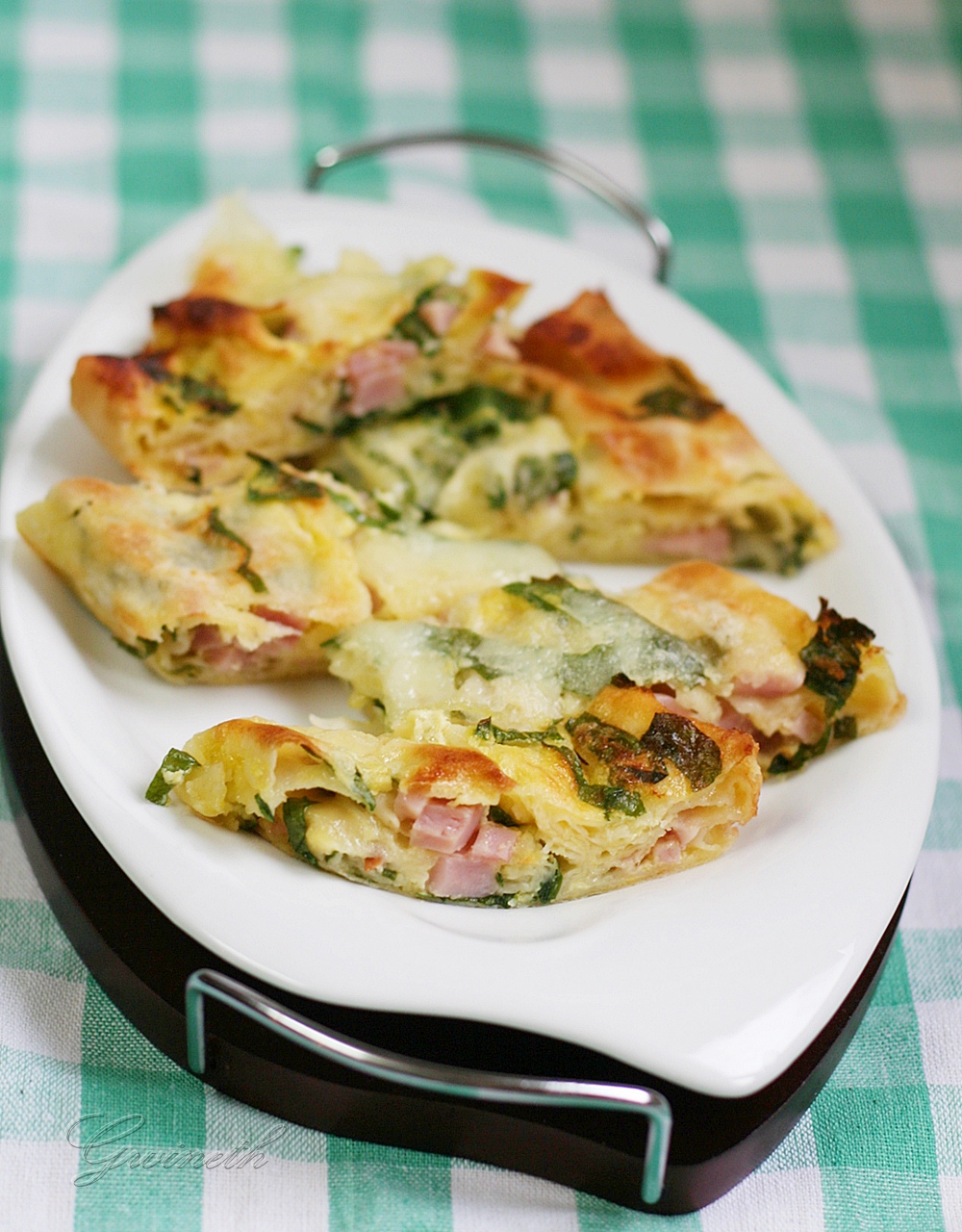 Food for the soul: Бързи банички с мечи лук и моцарела