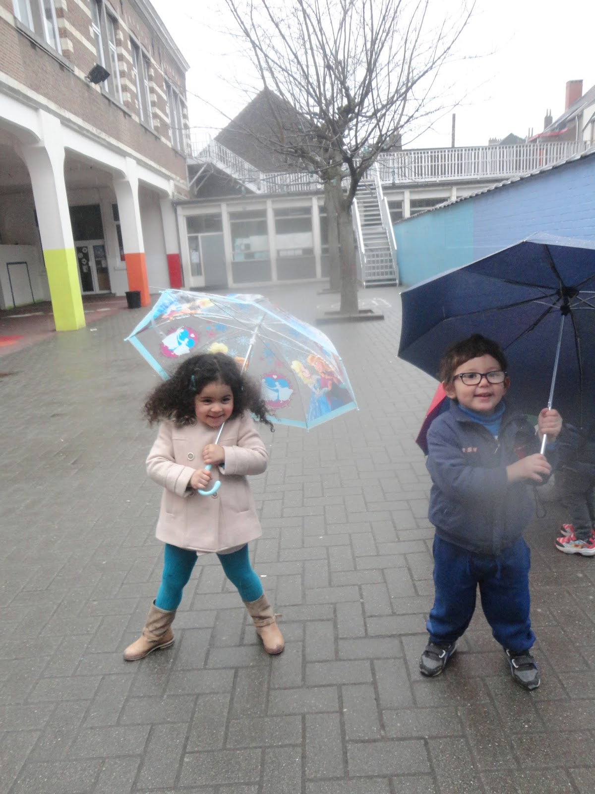 eerste kleuterklas gbs de wereldbrug: Thema: Het regent!!!
