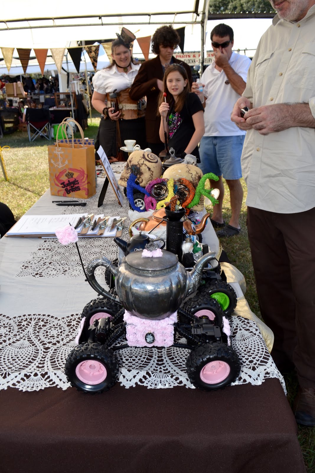 Over the Crescent Moon: Teapot Tuesday: Featured Teapot Racer: Tea Diva