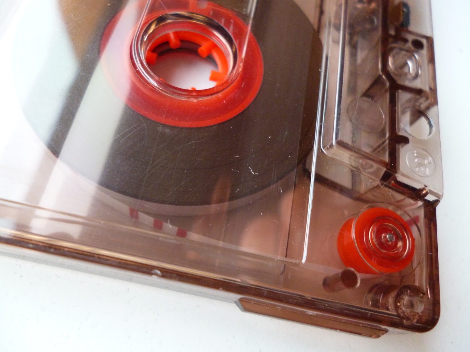 Musikkassetten : RED audio cassette ROTE Audiokassette ROT cinta de ...