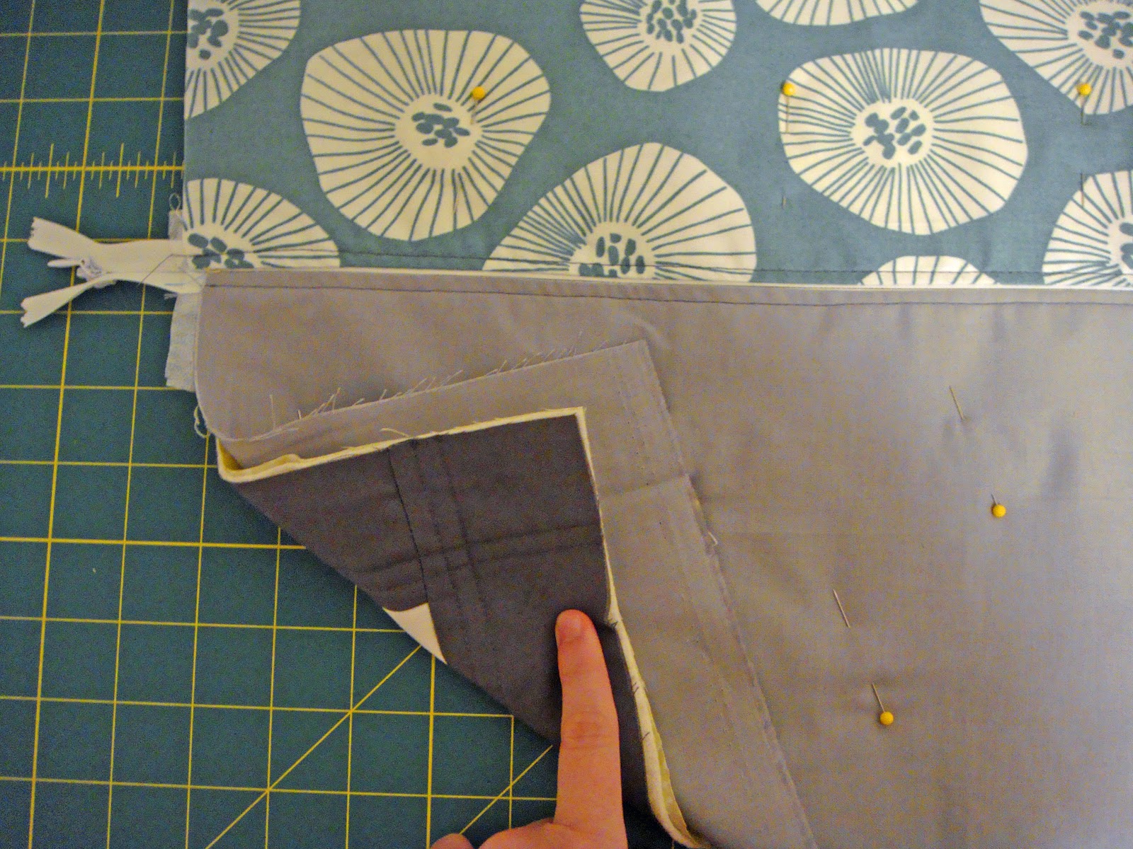 Sew Festive Handmade: How to Install an Invisible Zipper in a Pillow ...