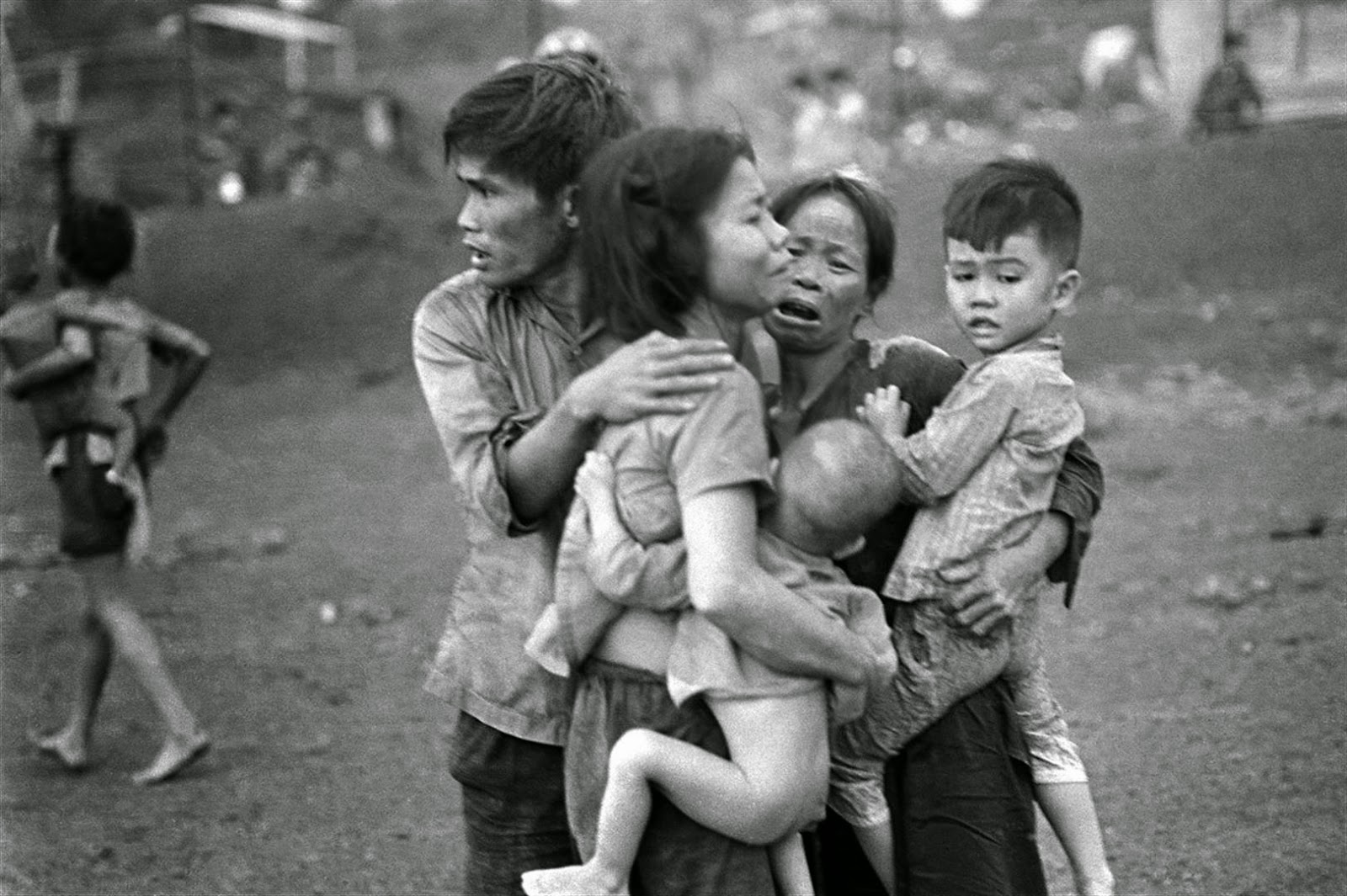 purpura: LA IMAGEN DEL HORROR...VIETNAM...LA NIÑA QUEMADA POR NAPALM